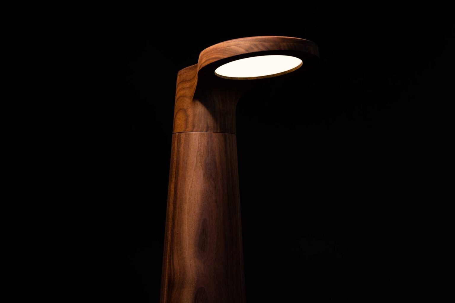 Lampe Studio Chêne Isato Prugger The Invisible Collection